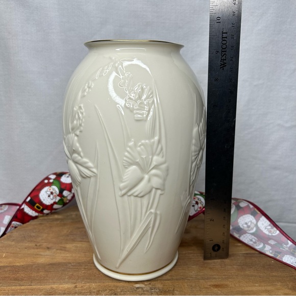 Lenox | Accents | Lenox Large Masterpiece Porcelain Embossed Iris Vase ...